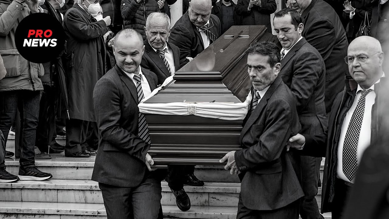 Θλίψη στην κηδεία του Παναγιώτη Τζένου στην Πάτρα - YouTube
