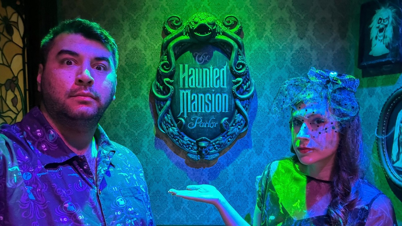 Haunted Mansion Parlor Is SCARY GOOD! + Dining at Plaza de Coco Disney ...