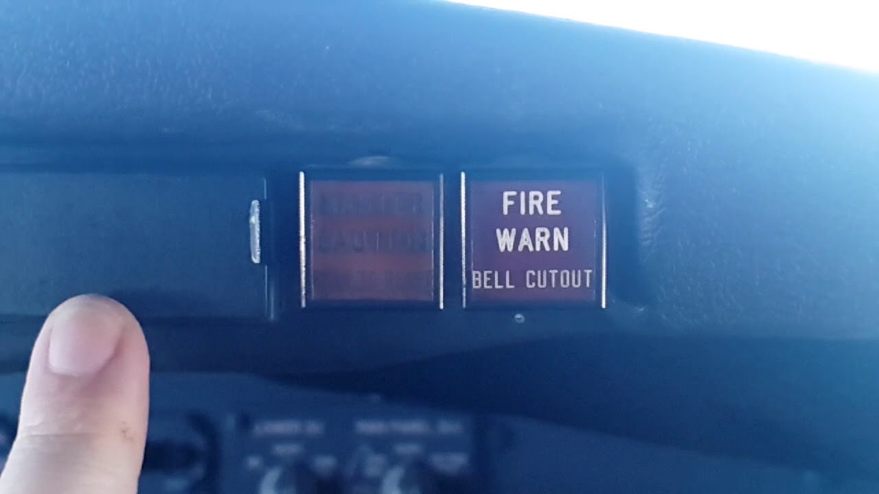 B737 Master Caution recall in slowmotion - YouTube