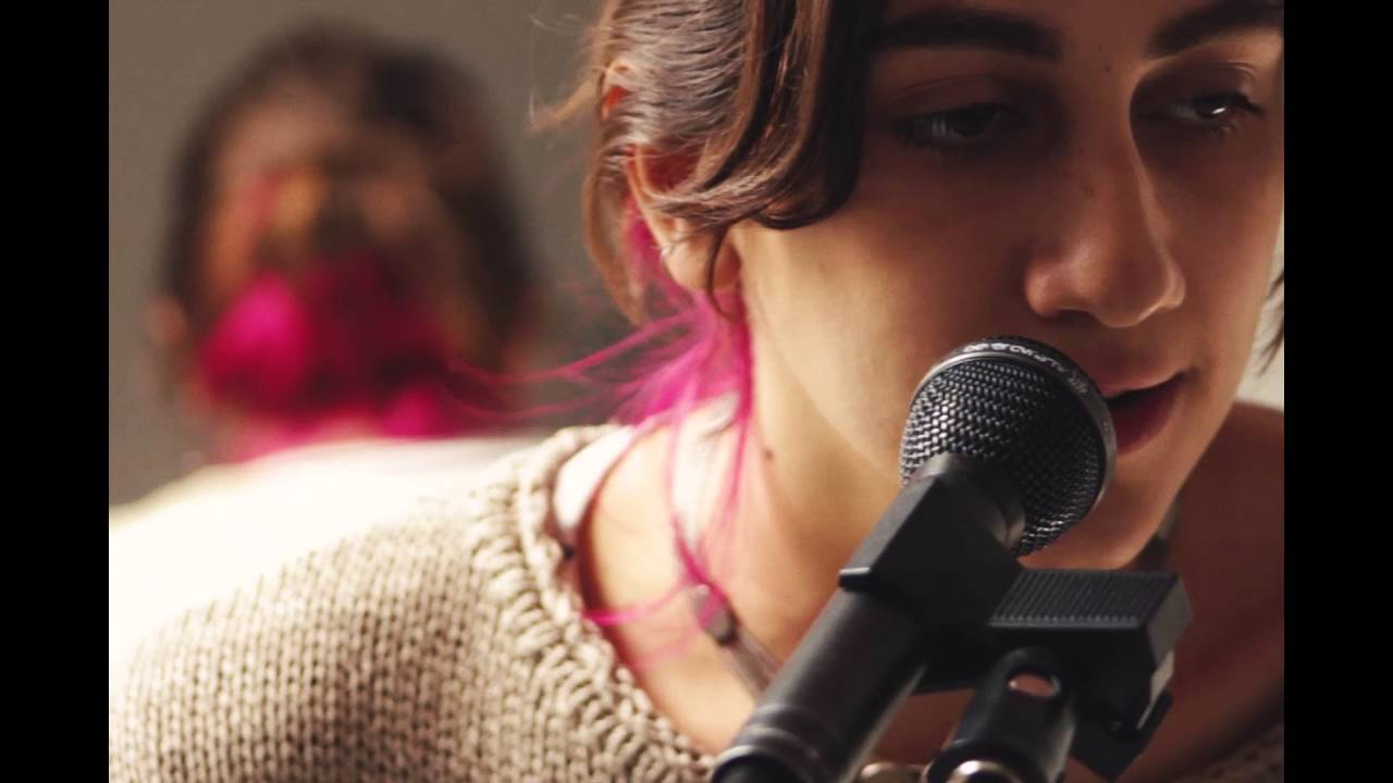 Common Holly ⎮⎮ The Desert [Live Session] - YouTube