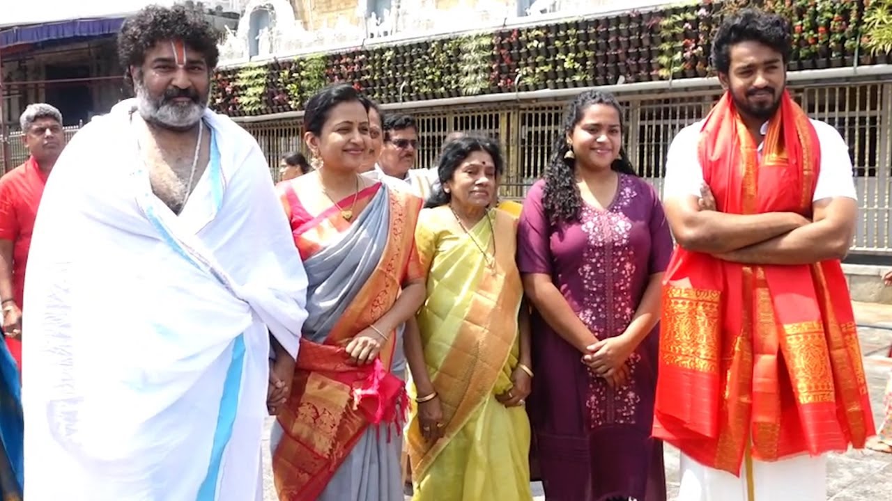 Anchor Suma Kanakala With Family Visuals @ Tirumala | Roshan | Rajeev ...