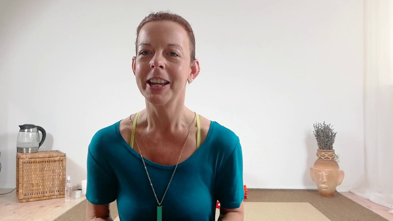 Face Yoga : The Bumble Bee - YouTube