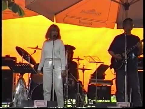 Reini presents Antonia Maass & Band mit "Proud Mary" - YouTube