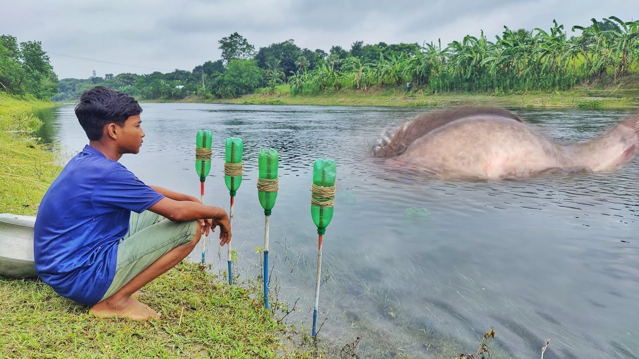 Nicely Amazing Fishing Technic || Traditional Boy Catching Fish With ...