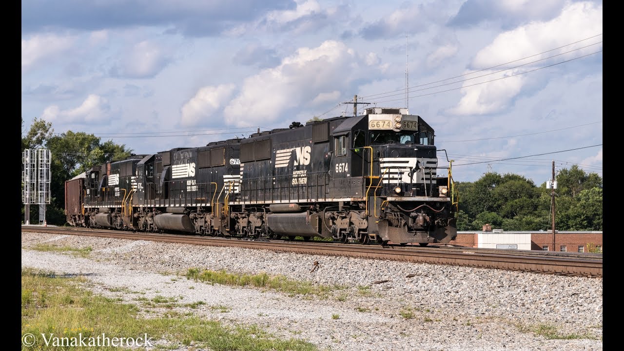 NS G10 Westbound with an SD60 trio + P5 - YouTube