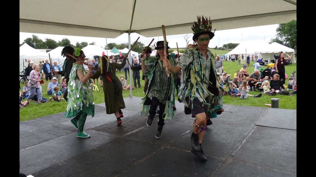 Glastonbury Border Morris at Priddy folk fayre - YouTube