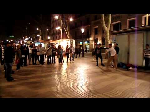 Street Acrobats  Barcelona 29.03.11.MP4