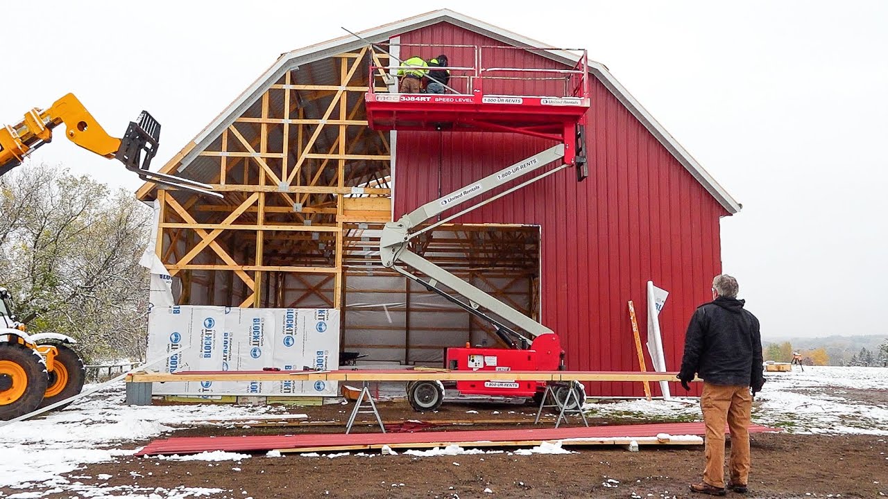 Hanging the Last Steel Panels - 40x72 Gambrel Post Frame Episode 17 ...