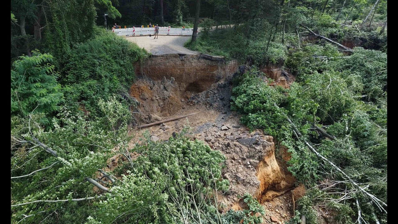 Bornheim Walberberg, Waldweg fortgespült durch Starkregen am 14.7.2021 ...