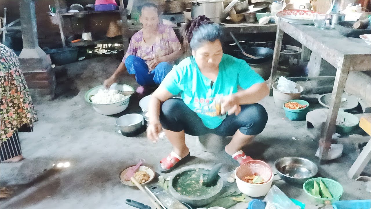suasana rewang masak di dapur hajatan genduri adat jawa - YouTube