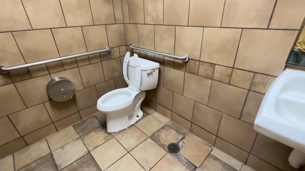 KFC Men’s Restroom - YouTube