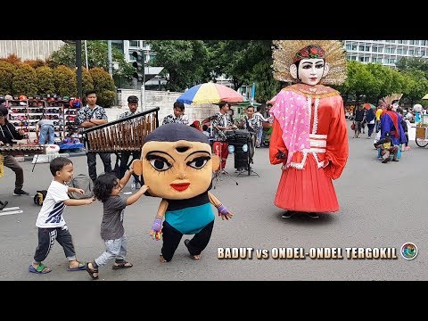 BADUT MAMPANG LUCU vs ONDEL-ONDEL CANTIK ~ Angklung CFD Jakarta