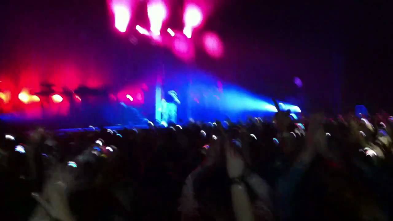Opening Drake - Forever & Up All Night (live concert) HMH - YouTube