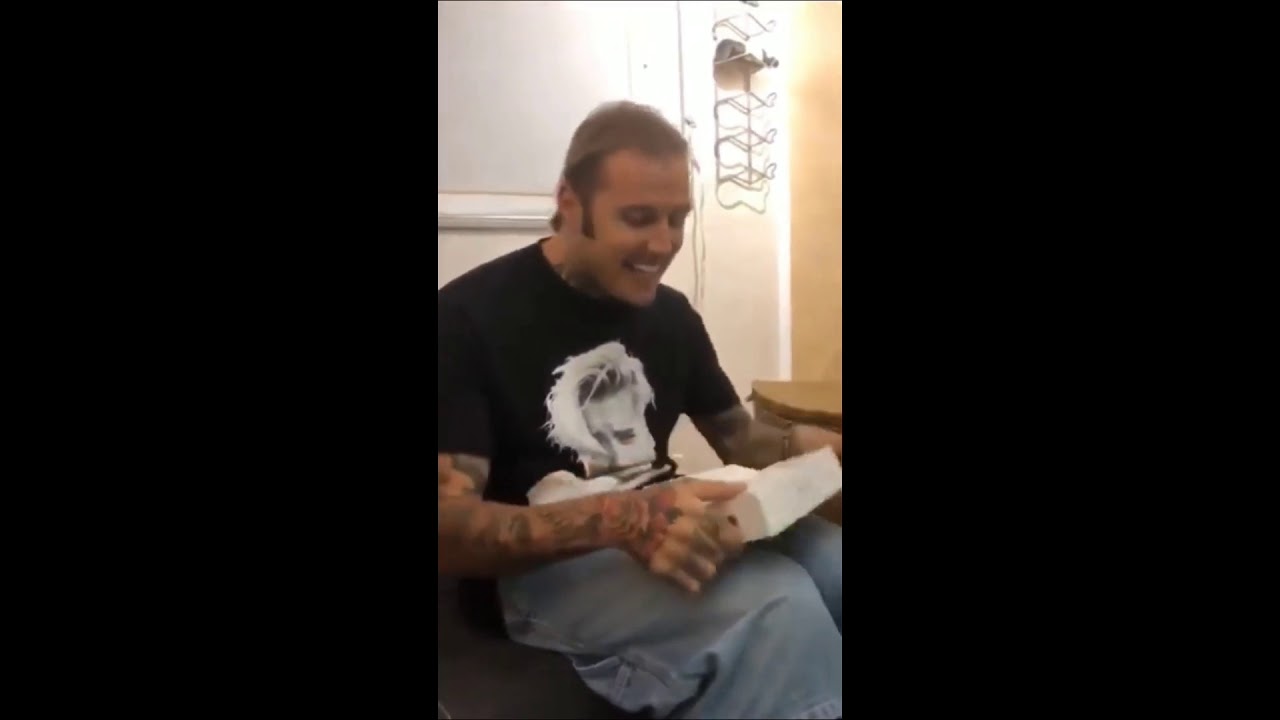 uomo pazzo spacchetta iphone - YouTube