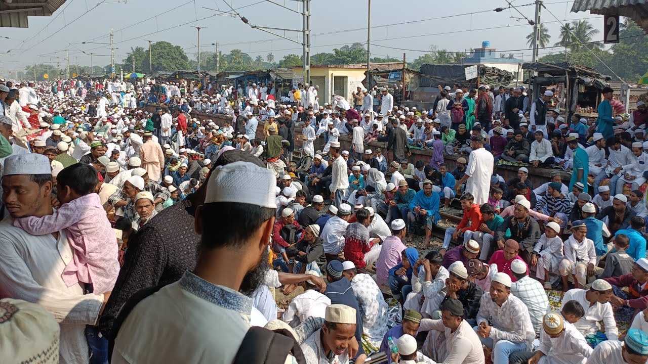 মগরাহাটে ইজতেমায় যাওয়ার সময় স্টেশনে 🤲🥰 #islam #islamic #rail # ...