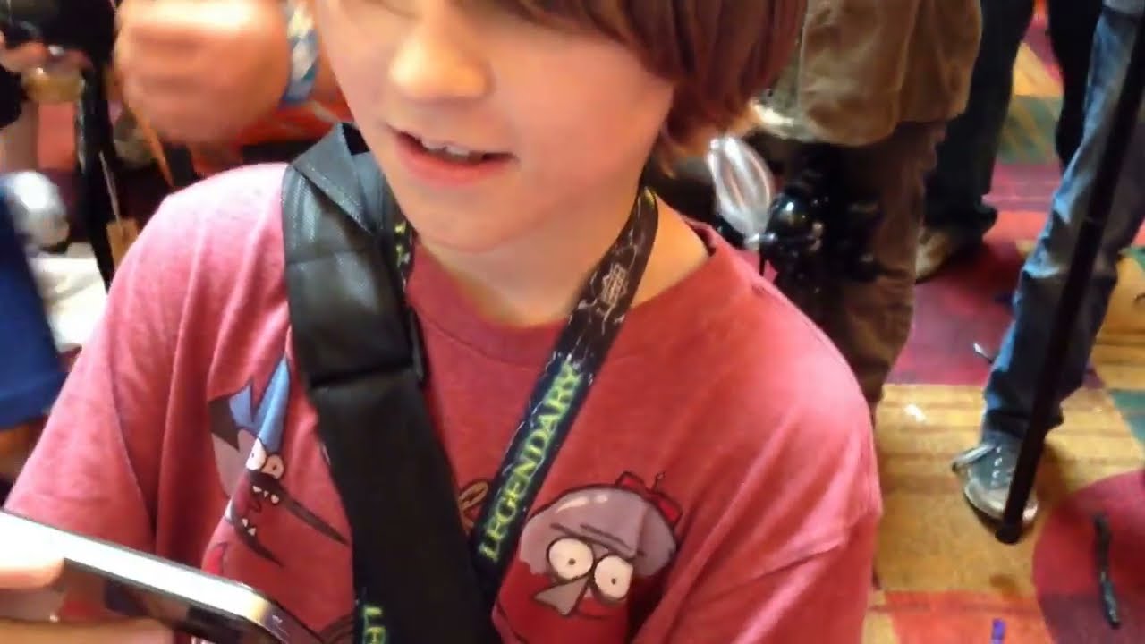 GenCon 2014 :: popping the balloon statues - YouTube