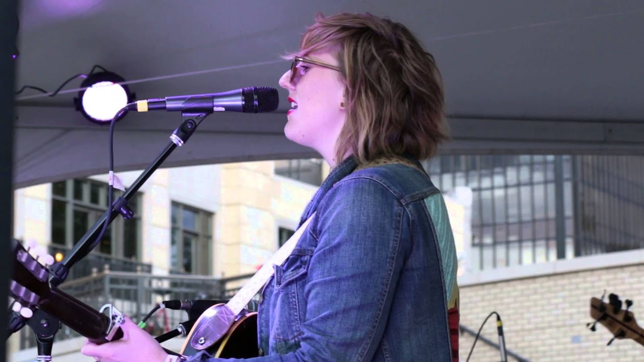 Anna Vogelzang - Reins (Live at the Edgewater) - YouTube