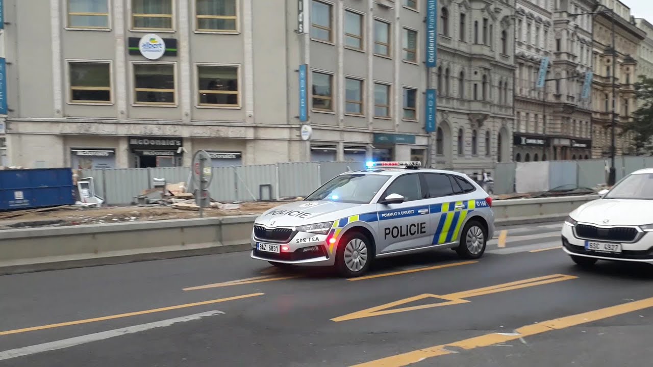 Pražská policie Škoda Scala. Prague police car Skoda Scala. - YouTube