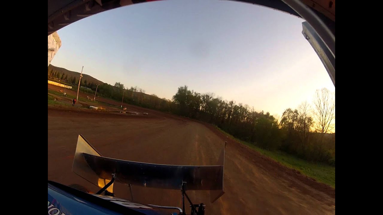 Clinton County Raceway 600 Sprint heat - YouTube