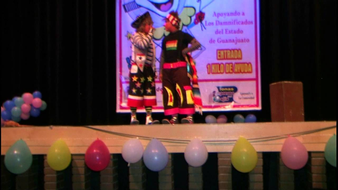 LOS PAYASOS TITO STAR EN EL AUDITORIO TREGUERRAS - YouTube