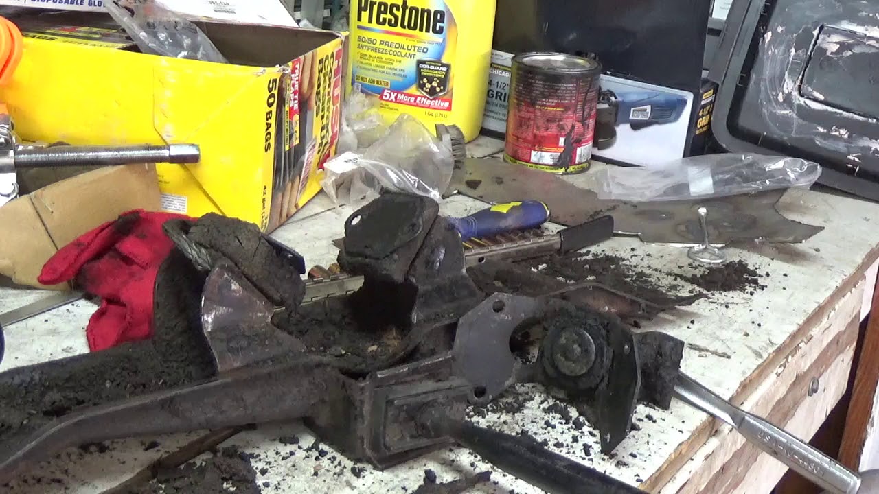 Rear Engine Mount MGB - YouTube