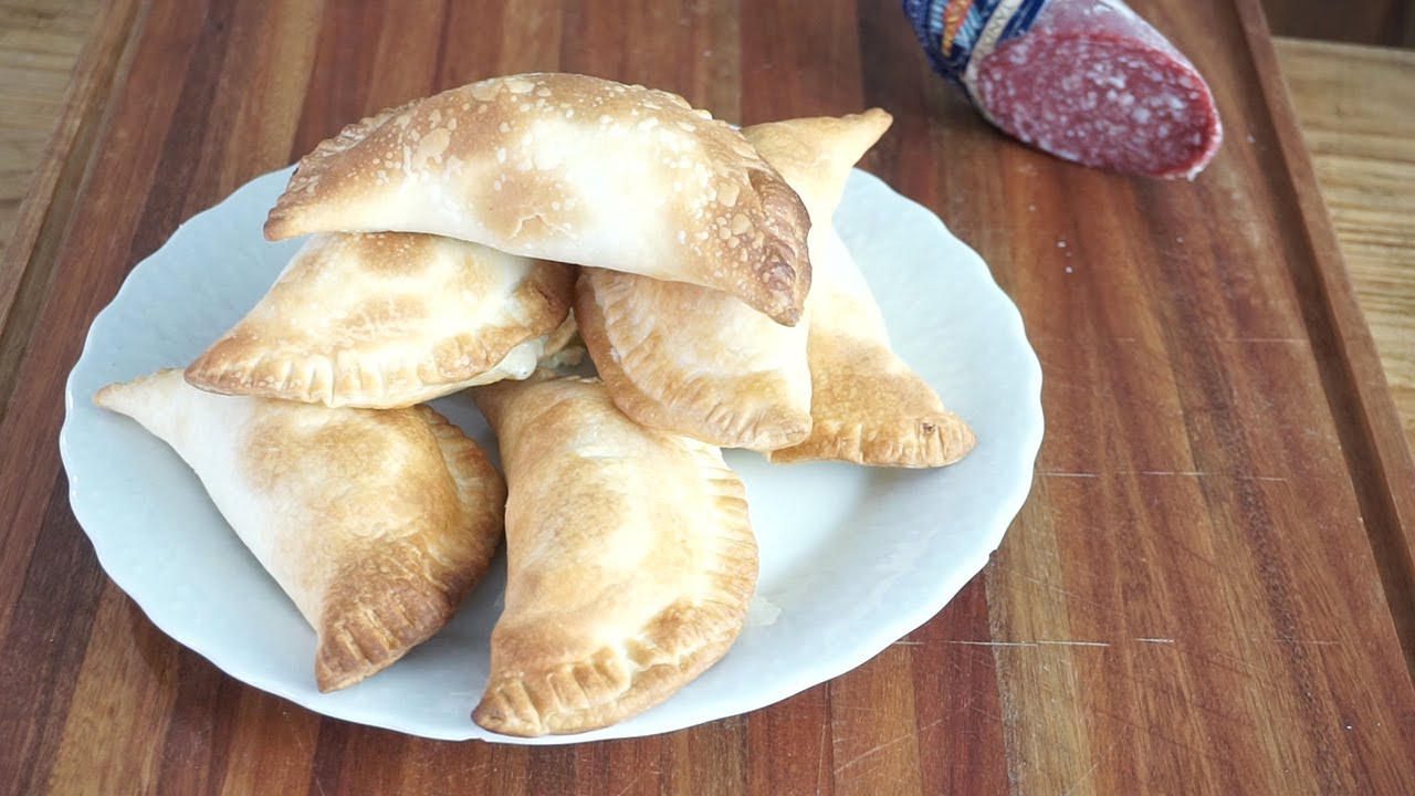 Empanadas de Salame y Mozzarella | estilo Calzone Napoletano - YouTube