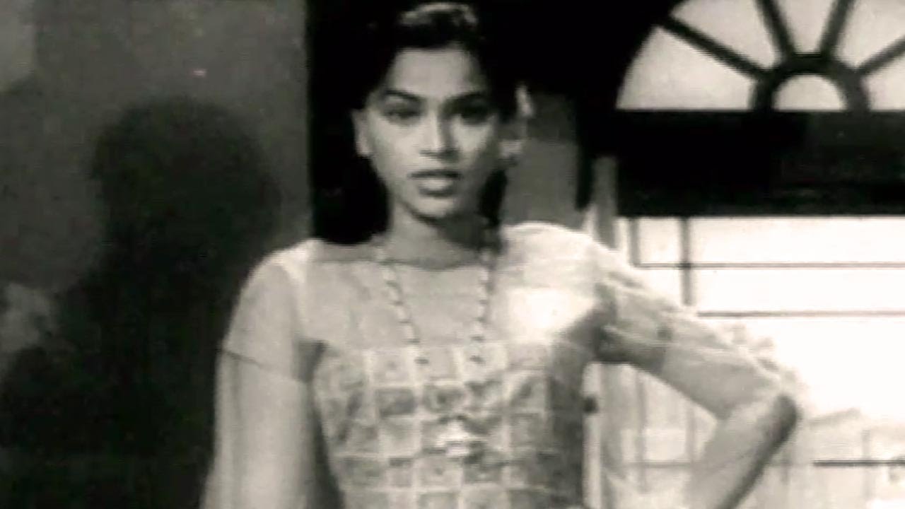 Debate of Seema & Ramesh Dev - Molkarin, Scene 6/14 - YouTube