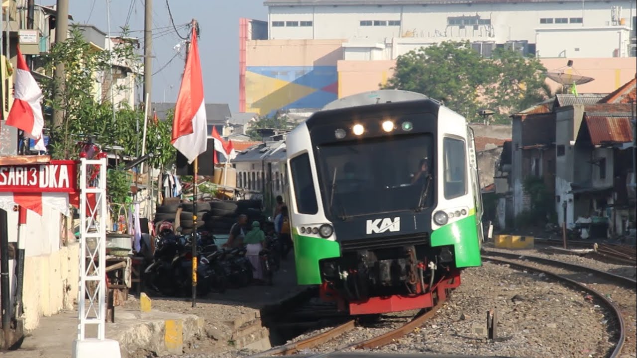 KRD KOMUTER JENGGALA EX NABRAK TRUK TRAILER SUDAH BEROPERASI KEMBALI - YouTube