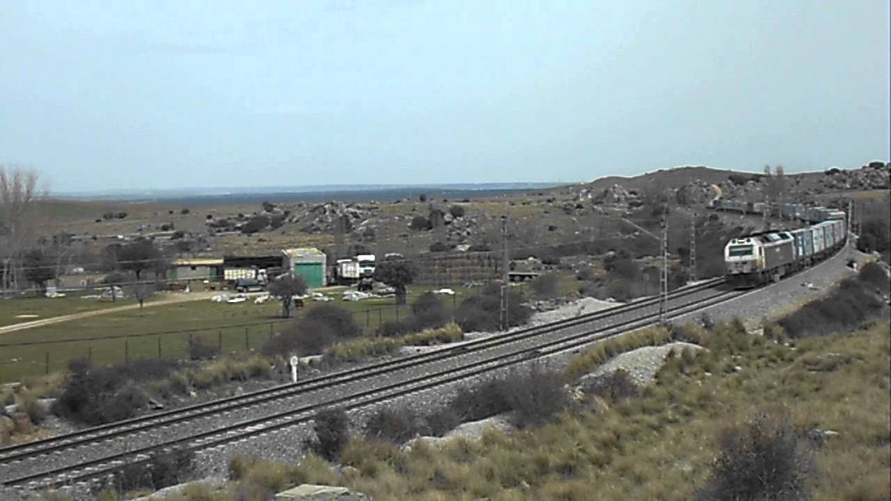 Spectacular sound of GM class 333 of Renfe Operator with a 1400tm train ...