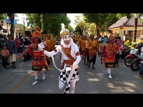 Monyet Putih Hanoman - Pembuka Festival Jaran Serek Sumenep - YouTube