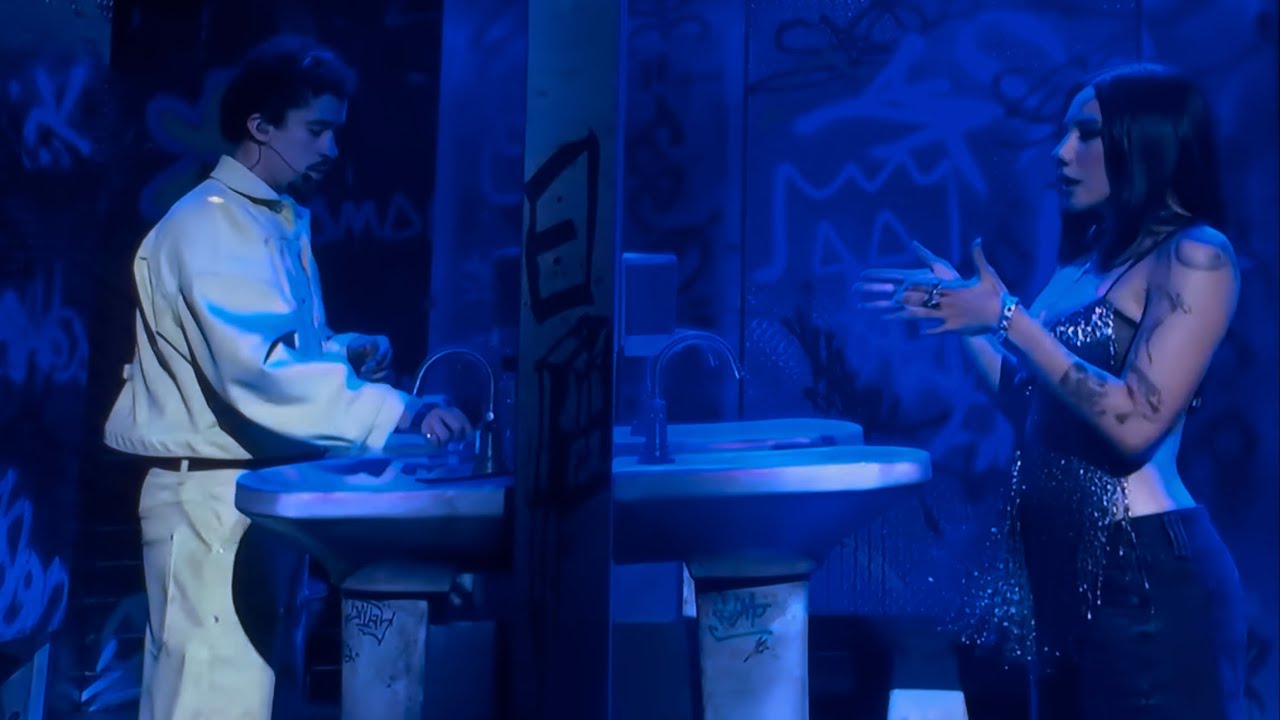 Bad Bunny: PERFuMITO NUEVO (ft. RaiNao) (Live) - SNL - YouTube