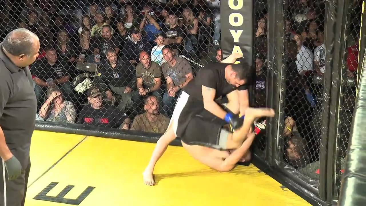 Oscar Martinez vs Matt Cortez - YouTube