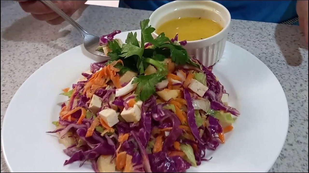 🥗🥕Ensalada de repollo morado con manzana, un plato lleno de sabor y ...