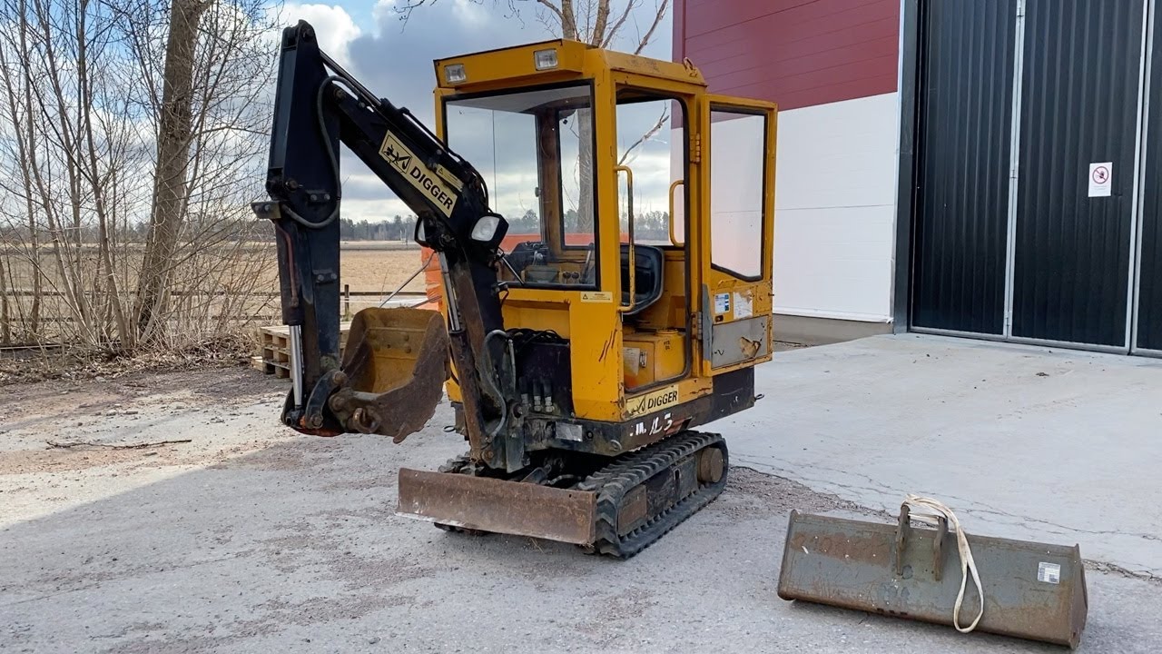 Köp Grävmaskin Airman HM 10 SG med redskap 2 st på Klaravik - YouTube