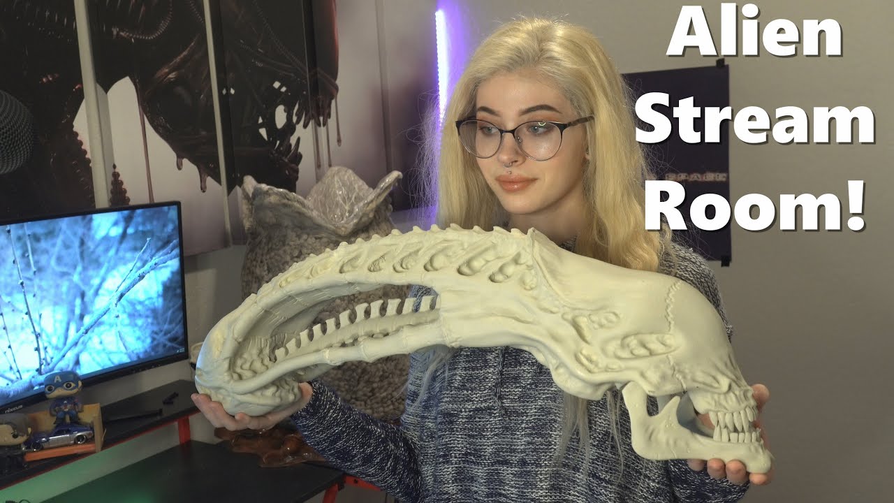 Alien Stream Room Tour + Thrift Store Try-on Haul! - YouTube