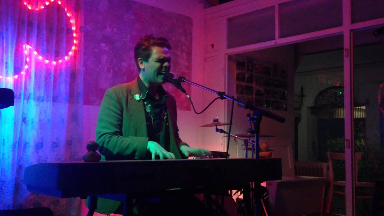 Angus Munro LIVE @ Froff/Vienna - YouTube