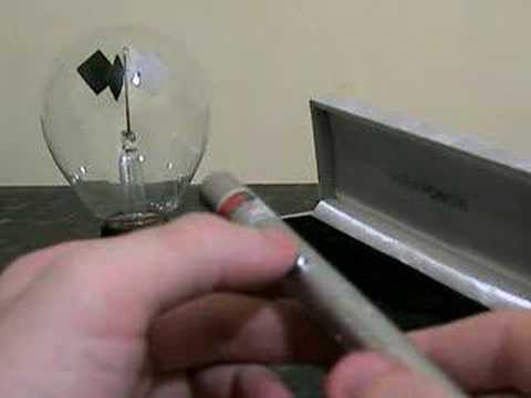 5mW green laser spinning a radiometer - YouTube