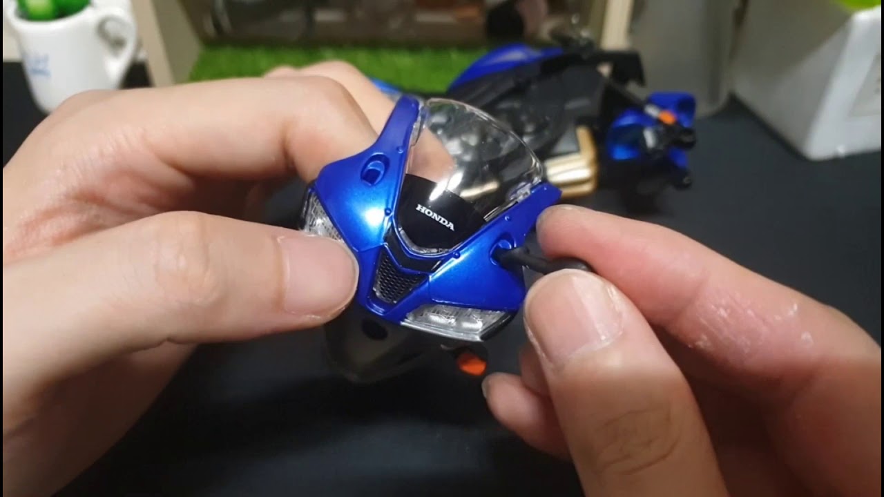 HONDA CBR BLUE Motor Cycle Assembly - YouTube
