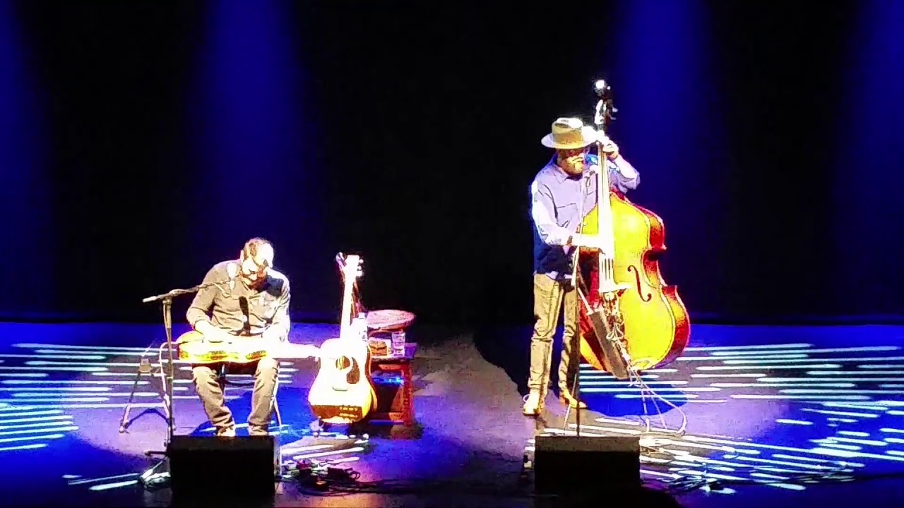 Martin Harley & Daniel Kimbro live(1) at the Bury Met 2018 - YouTube