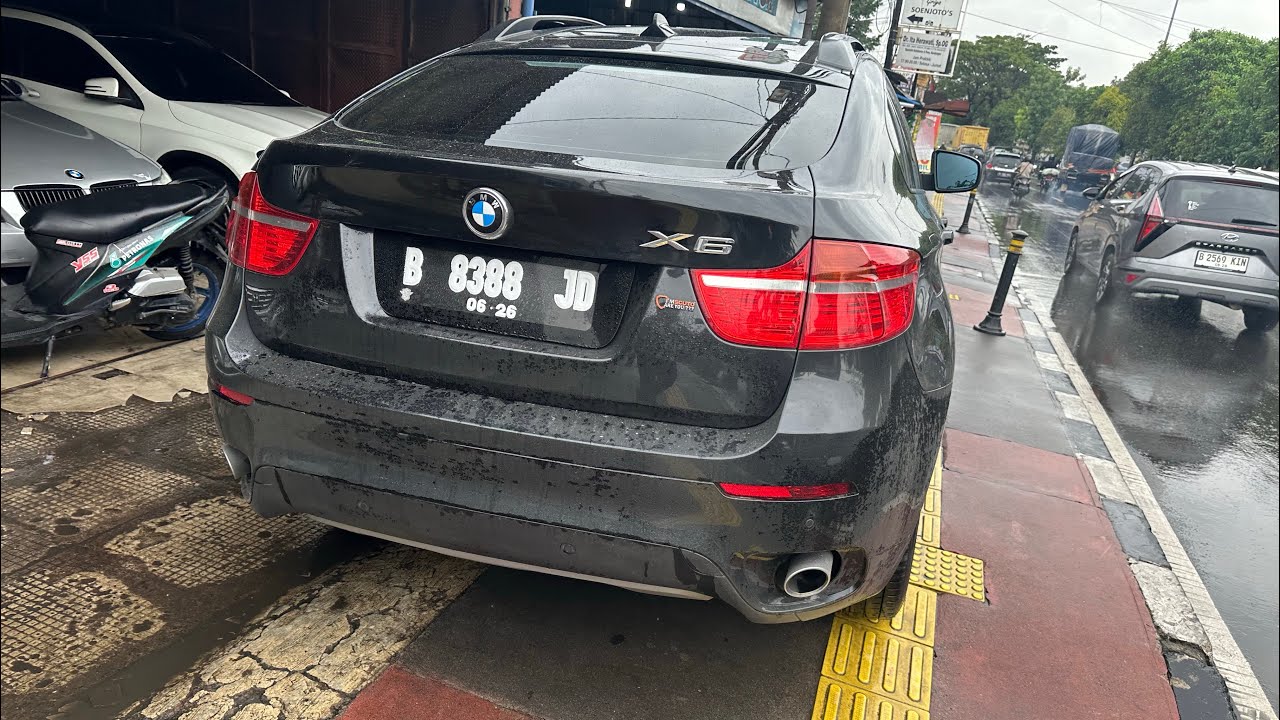 Mercy C250 Mazda 2 dan BMW X6 di Arjuna Motor Jatiwaringin - YouTube