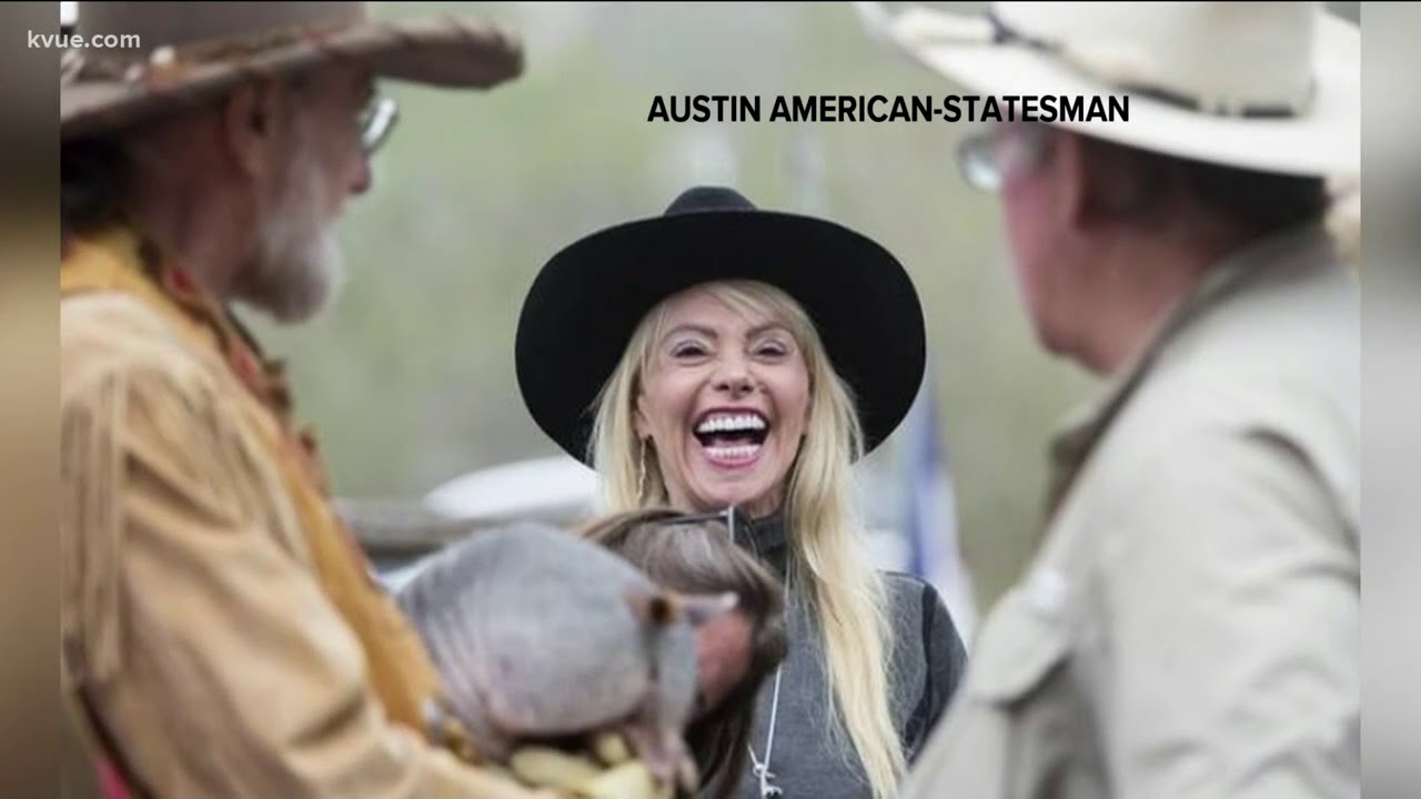 'Bee Cave Bob' predicts early spring - YouTube