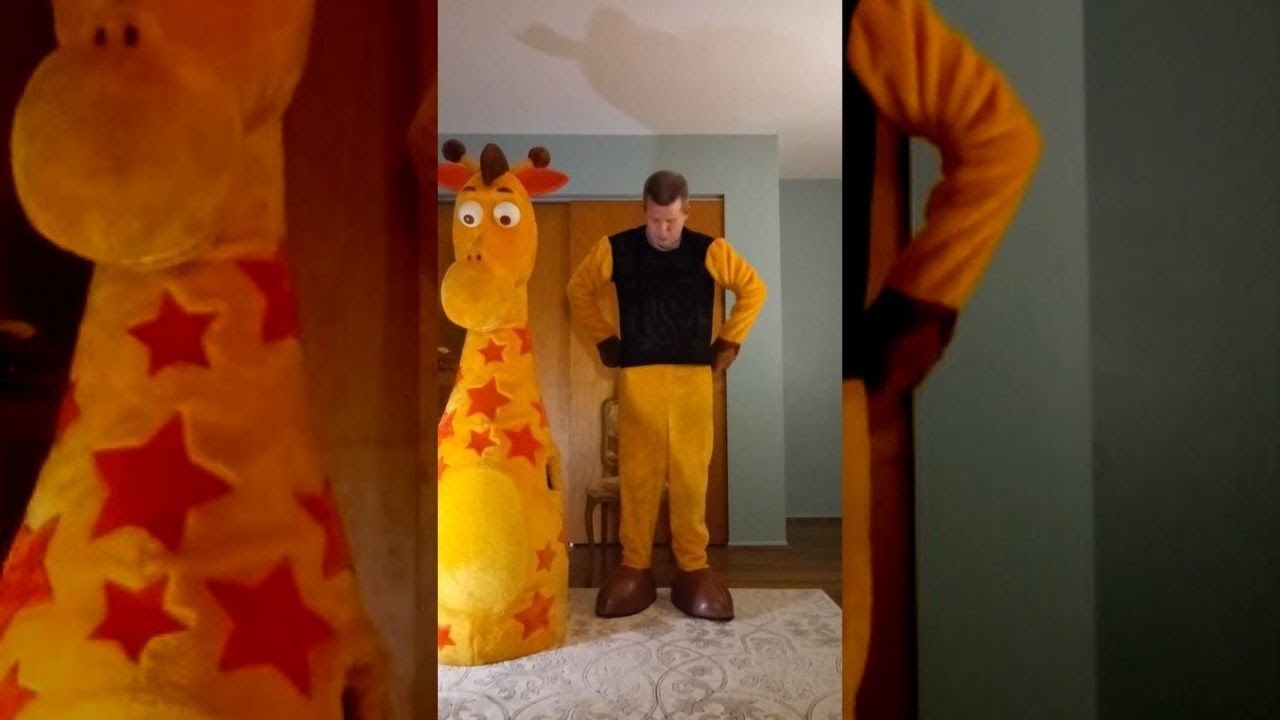 Toys "R" Us Geoffrey the Giraffe Suit Up - YouTube