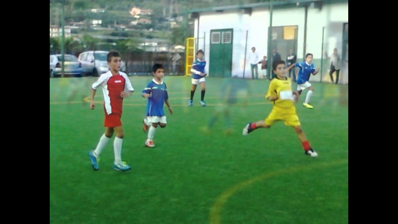 Calcio a 9 anni - Centro di formazione Arsenal Soccer School - YouTube