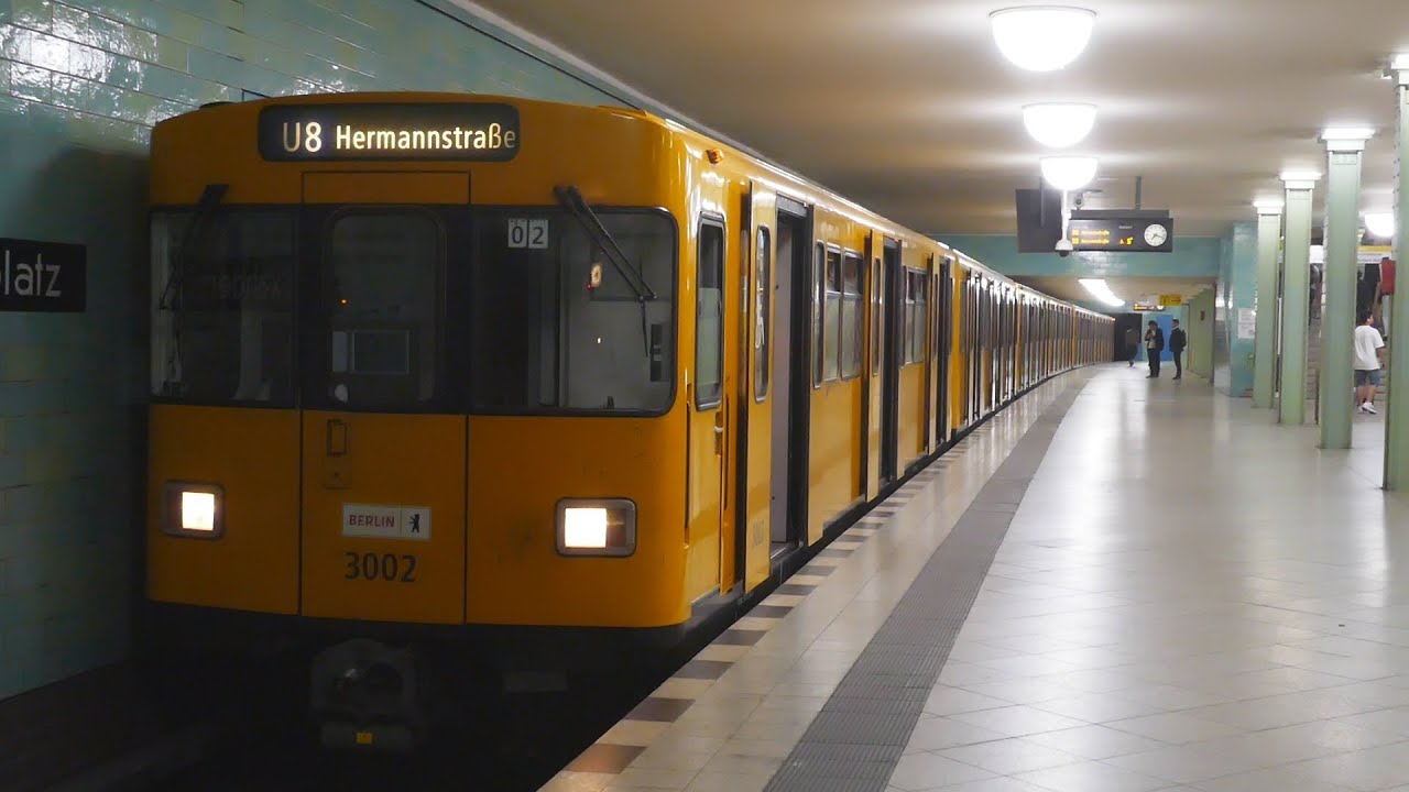 U-Bahn Berlin U-Bahnhof Alexanderplatz U8 - YouTube