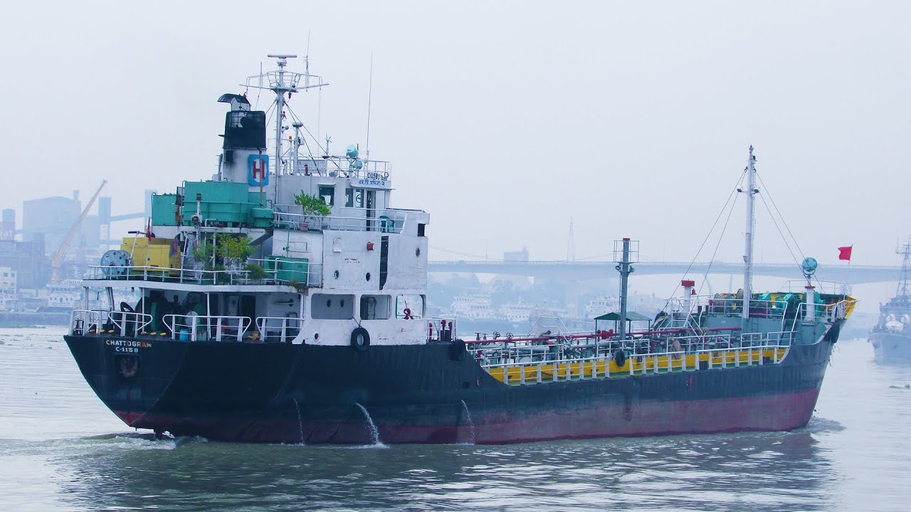 39-Year-Old Oil Tanker Ship MADINAH 2 Smoothly Sailing Near Popular ...