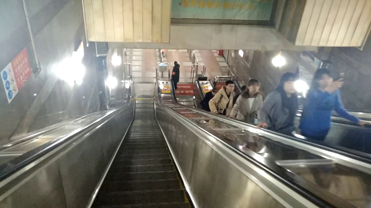 Chongqing - China's longest escalator /Chongqing - la escalera mecánica ...
