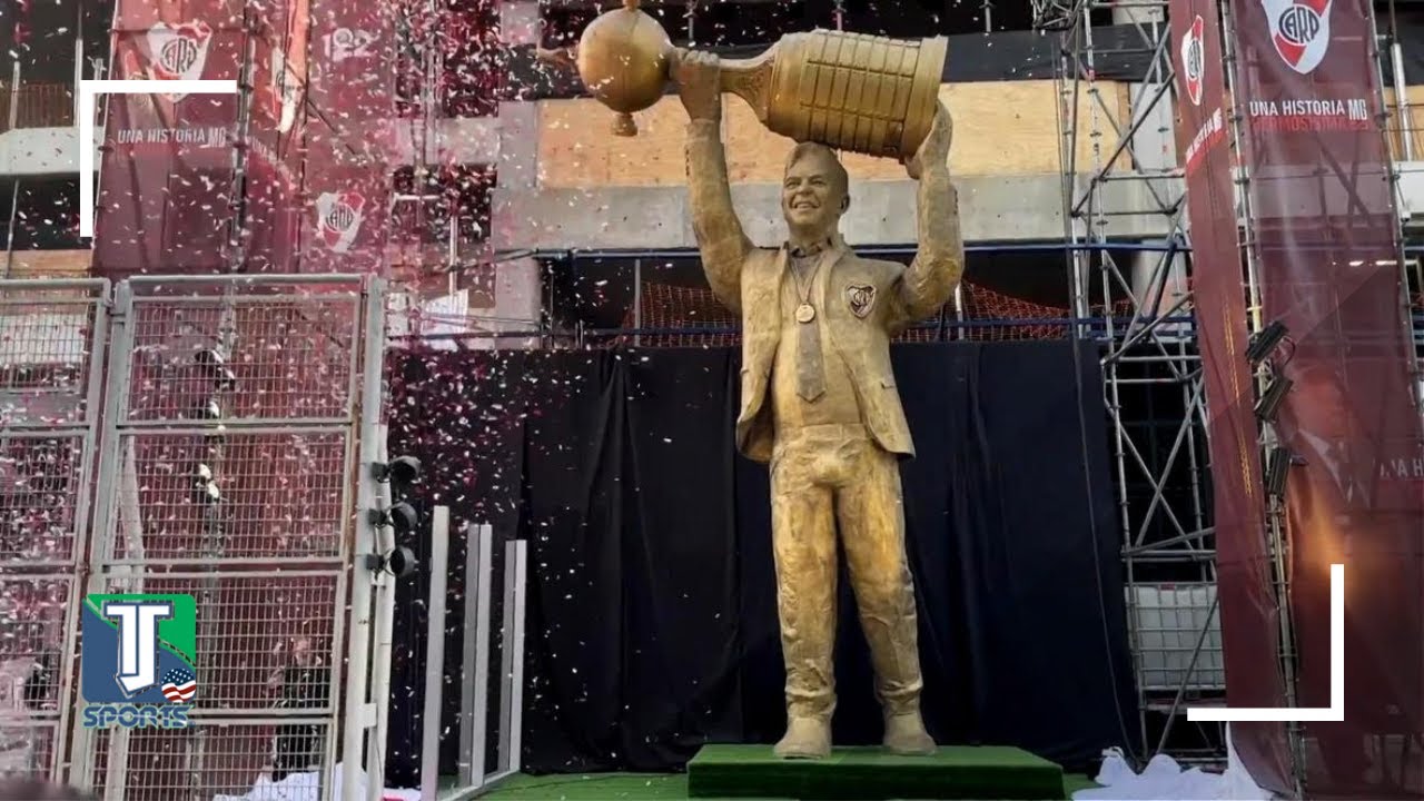 Marcelo Gallardo UNVEILS statue with BULGING PANTS as he CELEBRATES ...