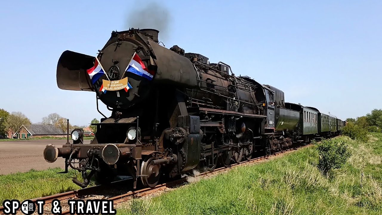 *Stoomfluit* Stoomtrein rijdt door Wildervank, in feestelijke ...