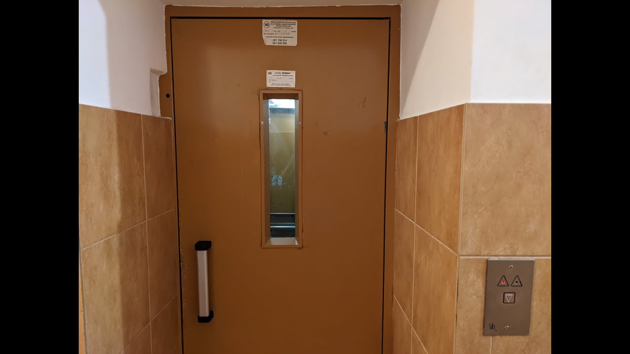 Late-1990s Lift Service elevator [🏢13 Ulica Zamenhofa Warsaw, Poland ...