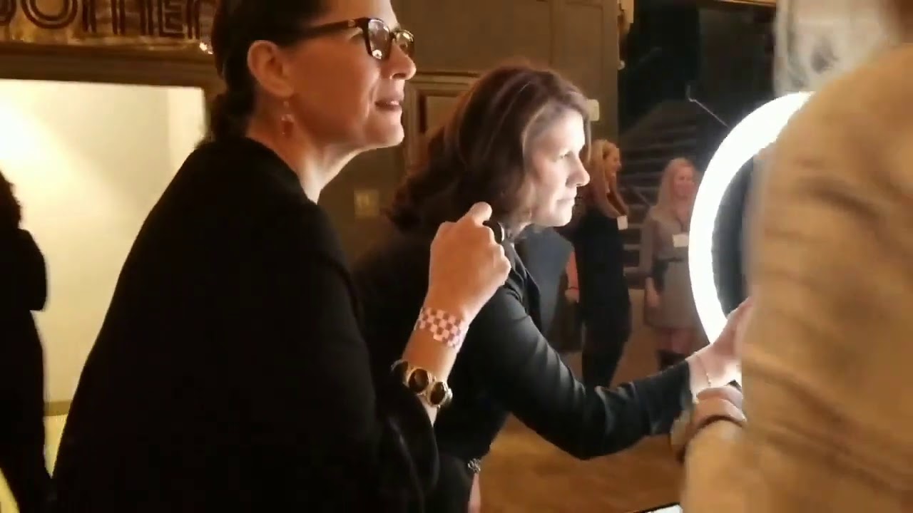 [Booth Masters] iPad Photo Booth Kiosk - YouTube